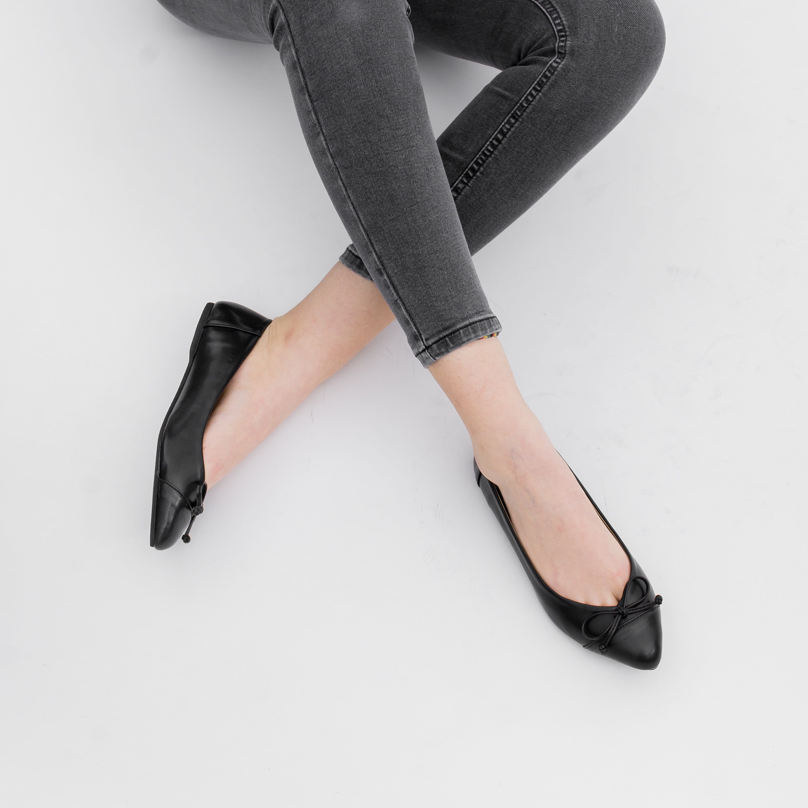 B1G2 Claire All Black – Aztrid